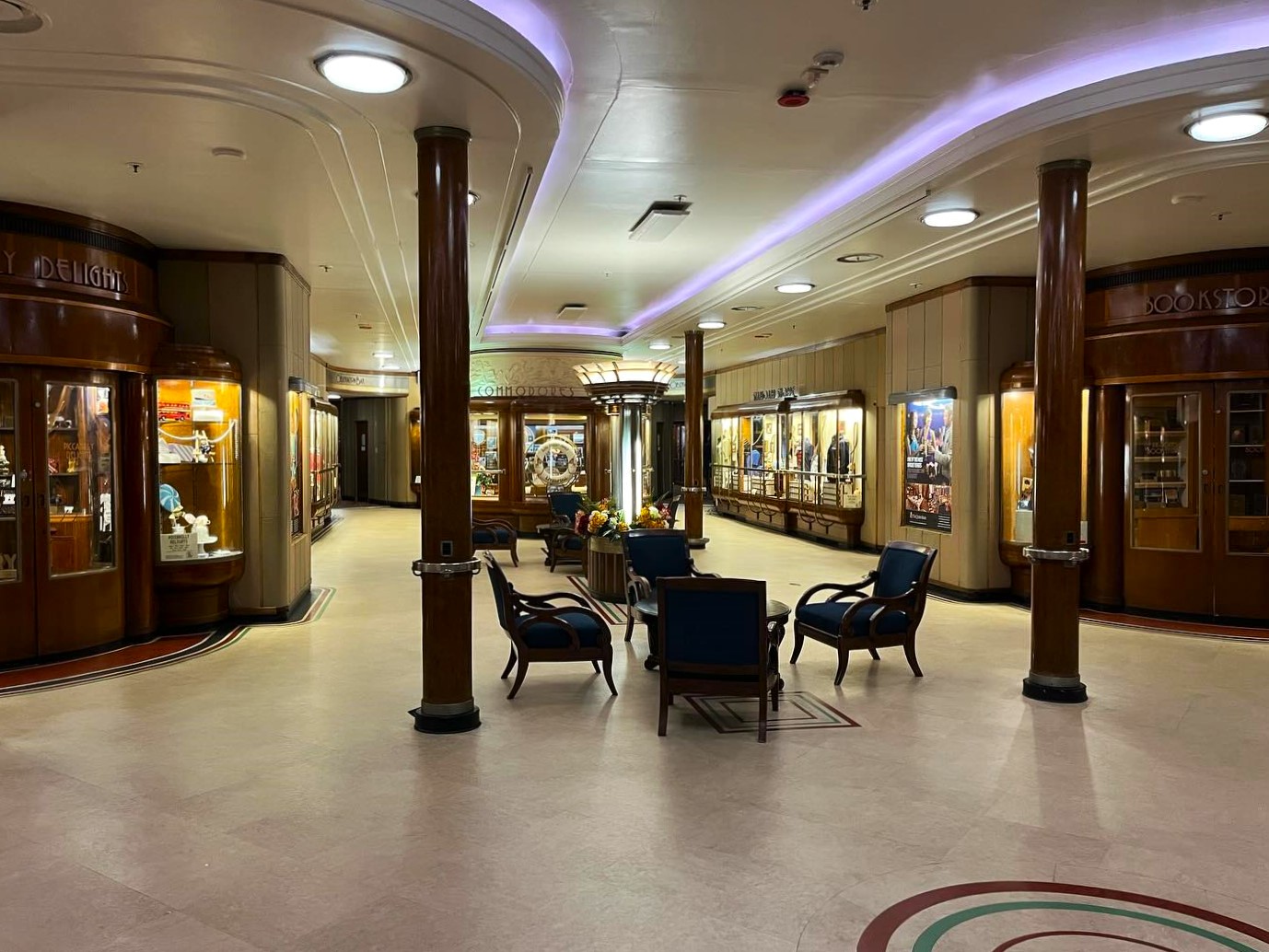 A Night on the Queen Mary - The Captain's Table