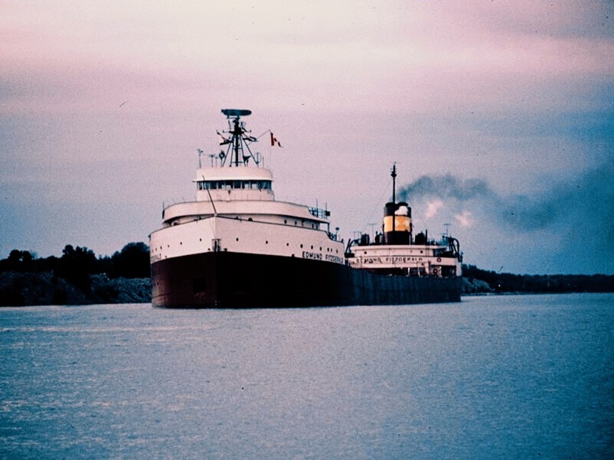 The Captain's Table - Ocean Liners. Cruise Ships. Endless Stories.
